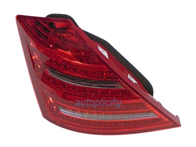 Ulo 221-820-13-64 Taillight Assembly | Autoplicity