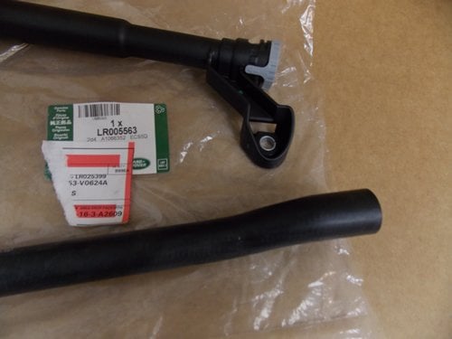 GENUINE LAND ROVER LR005563 Radiator Hose | Autoplicity