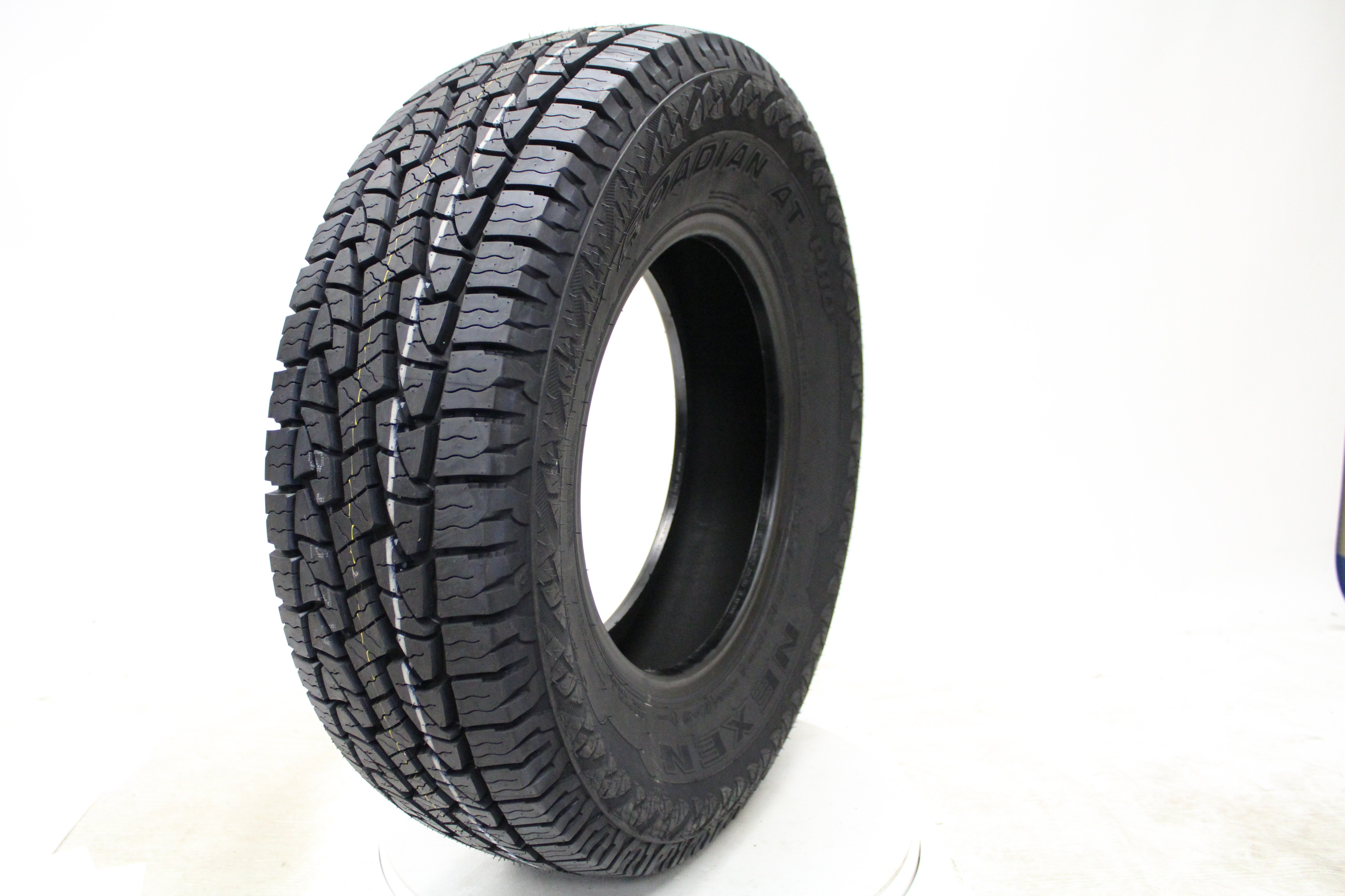 Nexen Roadian AT Pro RA8 235/75R15 105S 13125NXK | Autoplicity