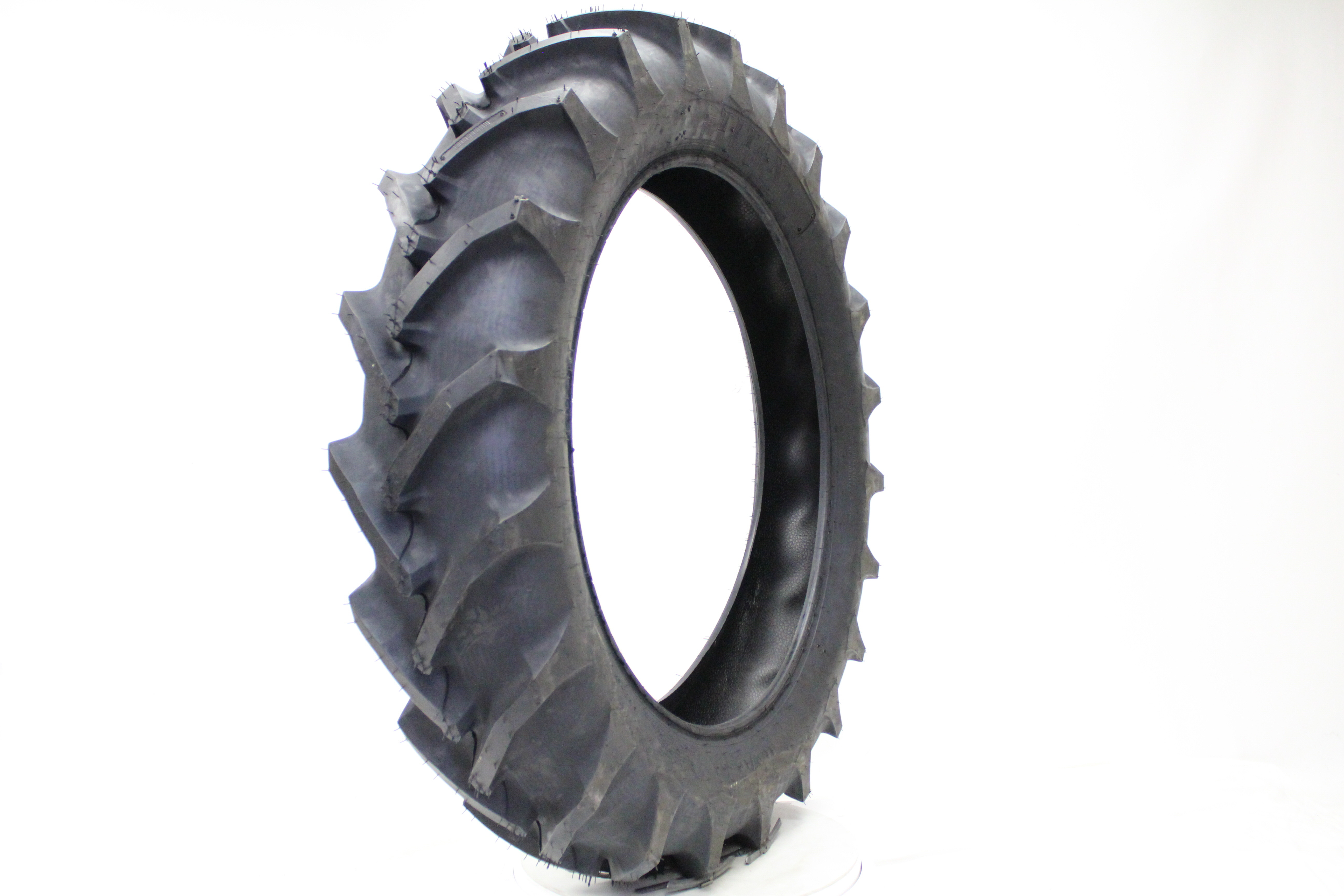Titan Tire FARM TRACTOR R-1 R34 470402 | Autoplicity