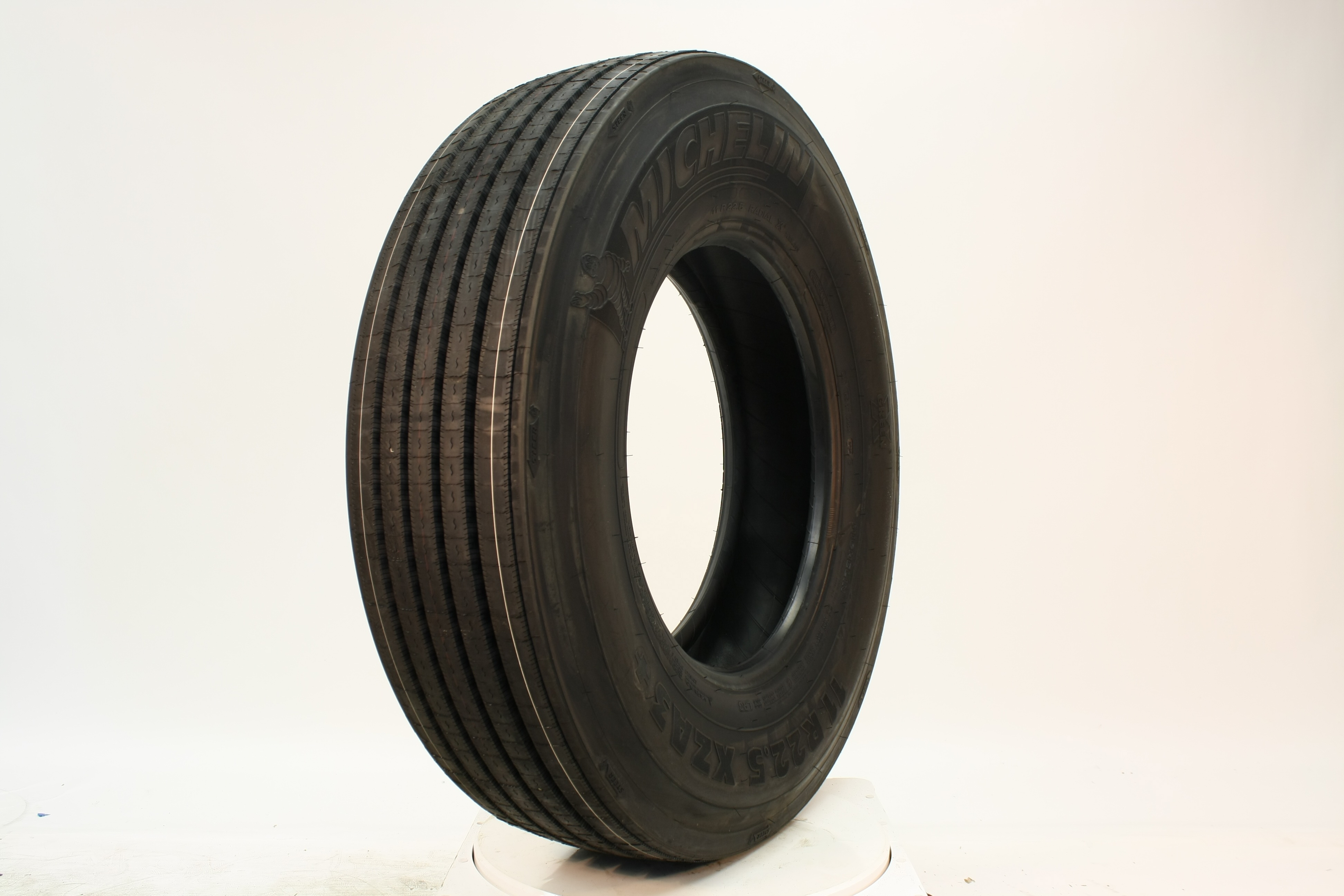 Michelin XZA3+ EVERTREAD R23 144/142L 25041 | Autoplicity