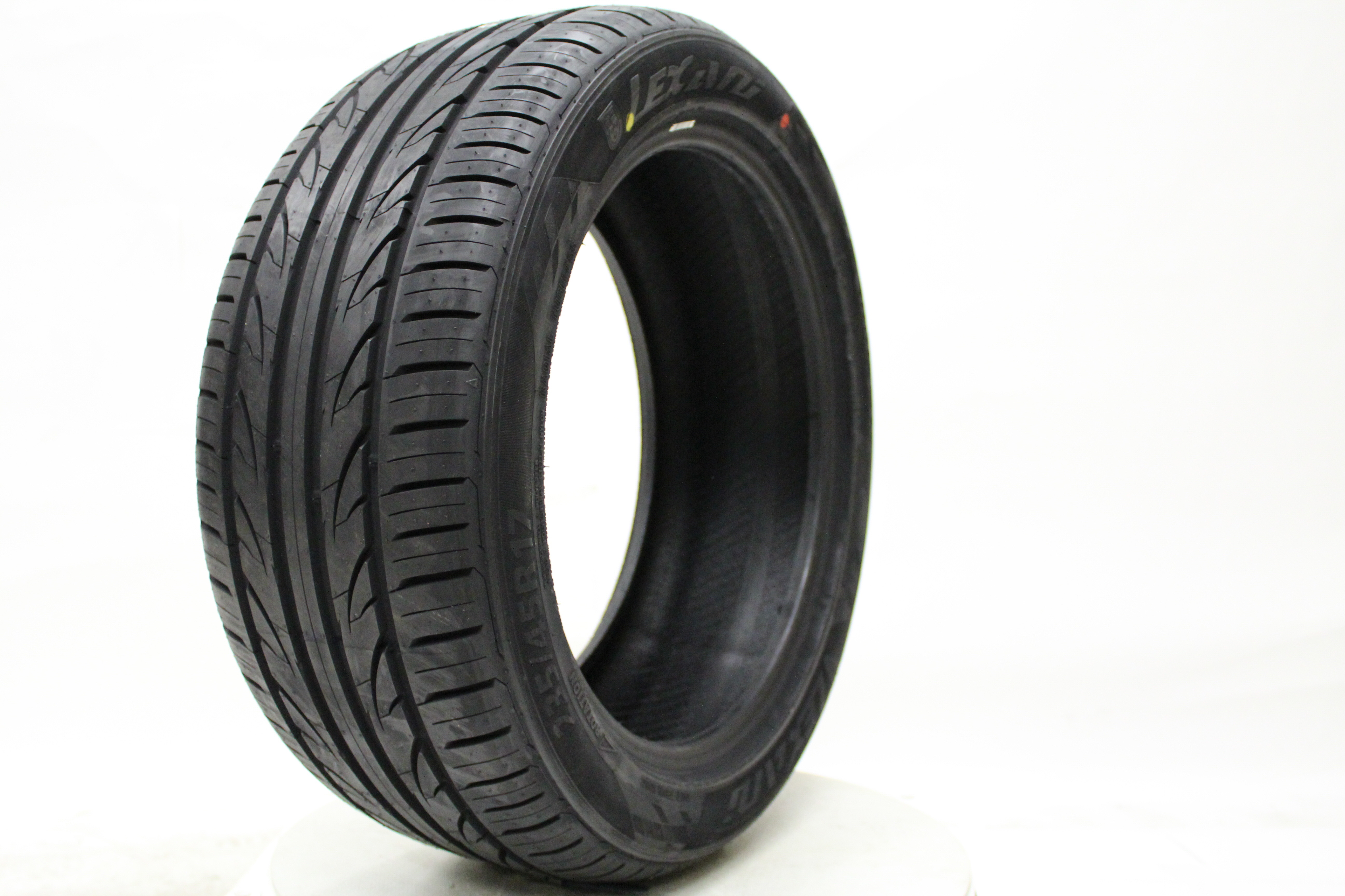 Lexani LXUHP-207 235/45ZR18 98W LXST2071845040 | Autoplicity